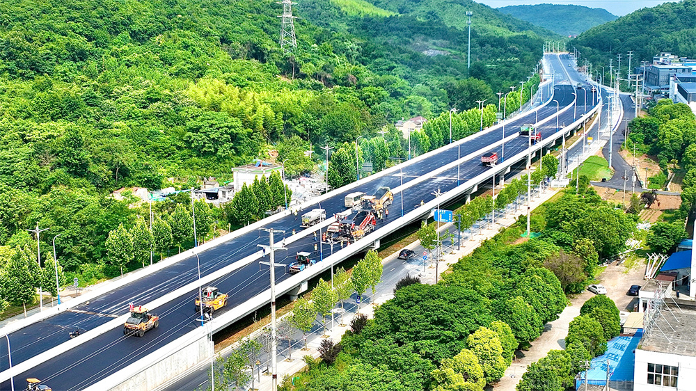 媒体聚焦||安徽新闻网图片报道建工建投集团S334（长江南路至繁阳大道段）快速化通道改造工程第二标段端午节期间施工进展